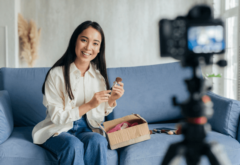 LẮNG NGHE ĐỂ THẤU HIỂU - CHO ĐI ĐỂ YÊU THƯƠNG